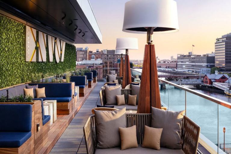 7 Breathtaking Rooftop Restaurants in Boston - American Eats