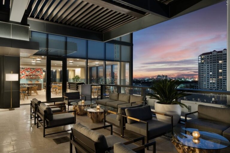The Most Gorgeous Rooftop Restaurants in Tampa - American Eats