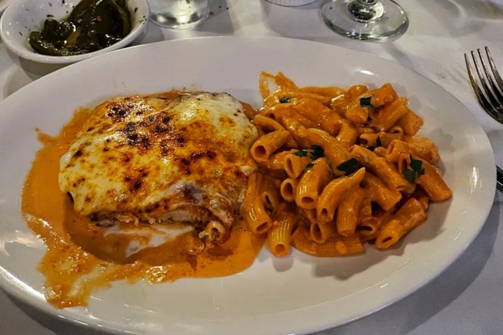 Where to Eat Near The United Center in Chicago, IL - American Eats