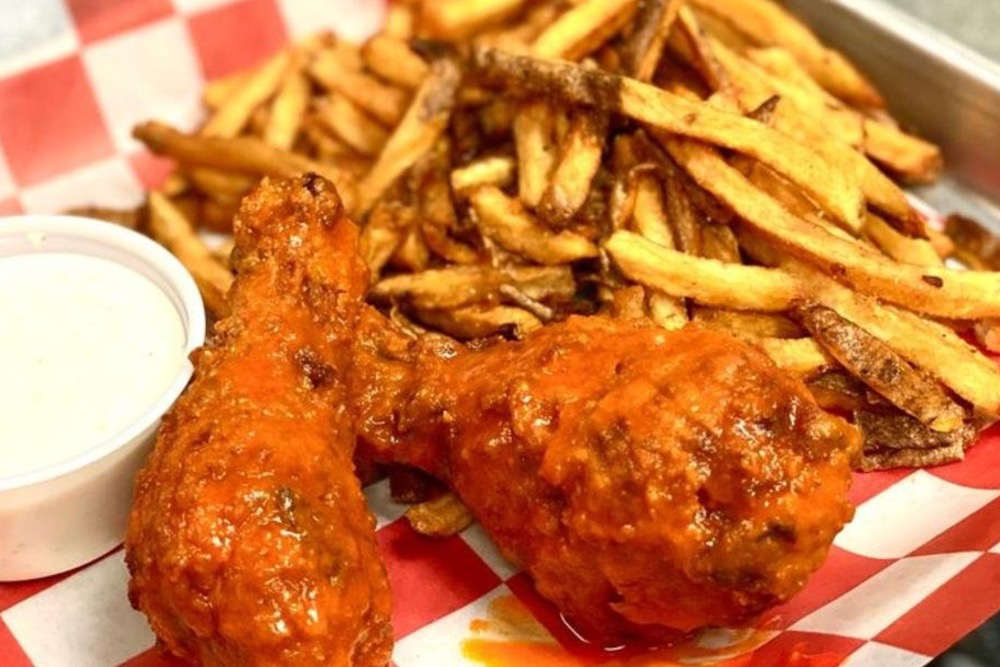 7 Sports Bars in Dallas, TX Perfect for Game Day - American Eats